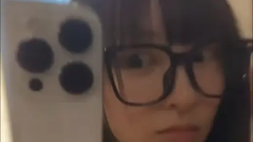 好靓的屏幕！Asaki开箱Switch2 屏幕可以当镜子 照出绝美可爱猪猪头！_哔哩哔哩_bilibili