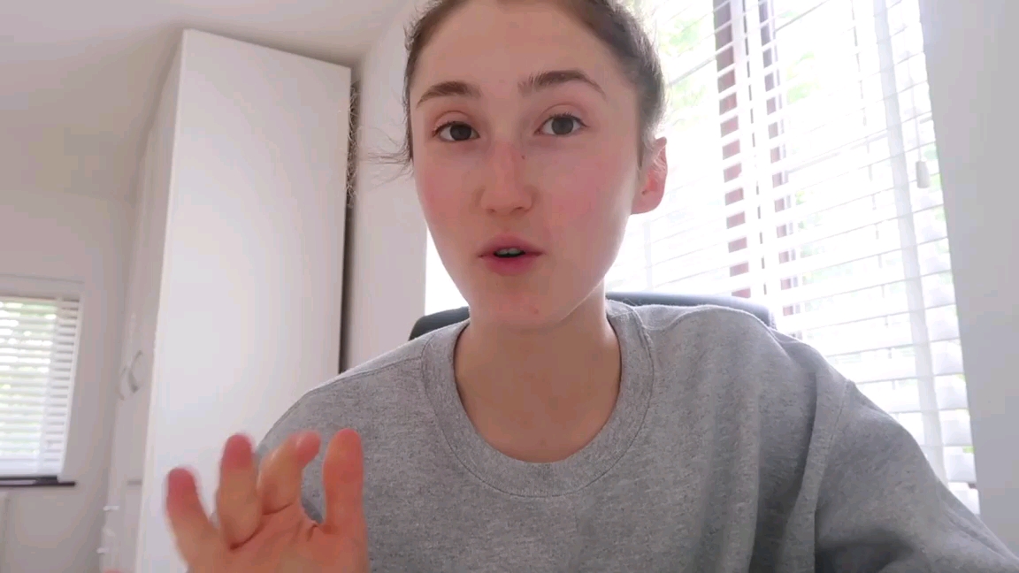 Holly ins的瑜伽小教程_哔哩哔哩_bilibili