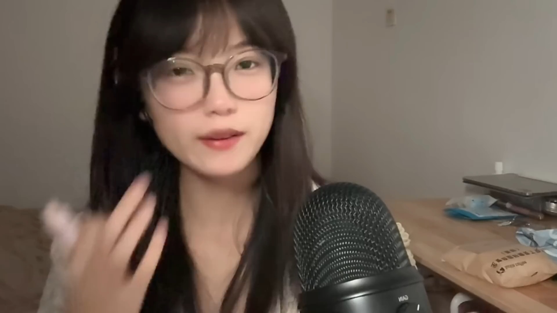 ASMR 吃耳音和口音 😘-Food_ASMR-Food_ASMR-哔哩哔哩视频