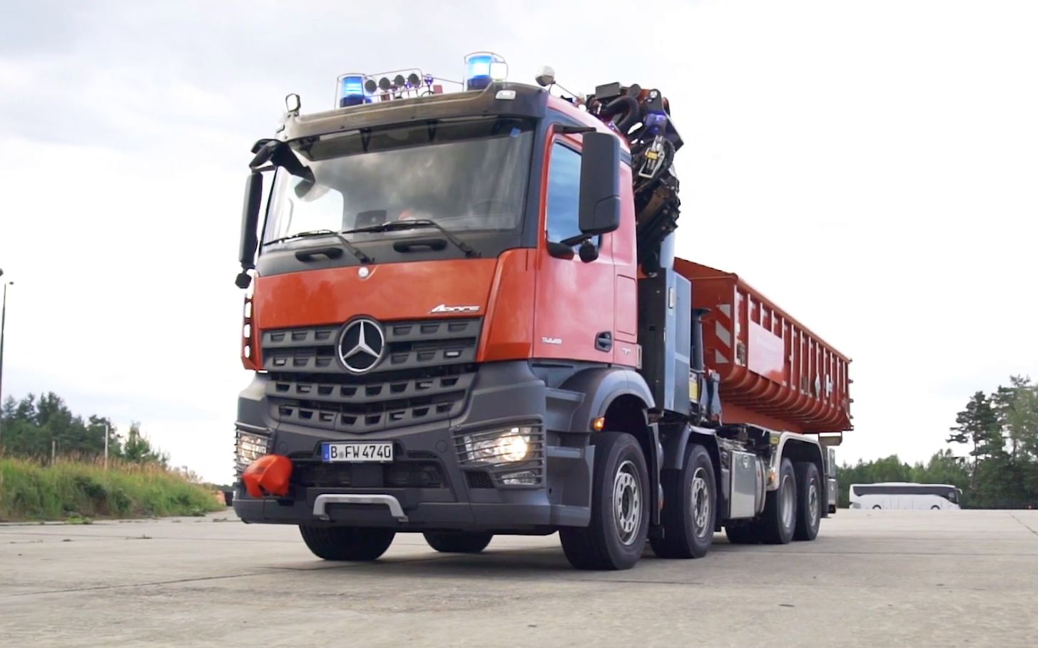 [汽车鉴赏]基于梅赛德斯奔驰Arocs 3448 8x2的交换箱消防车_哔哩哔哩_bilibili