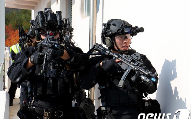 韩国海警KCG SSAT海上特攻队作战展示专访_哔哩哔哩_bilibili