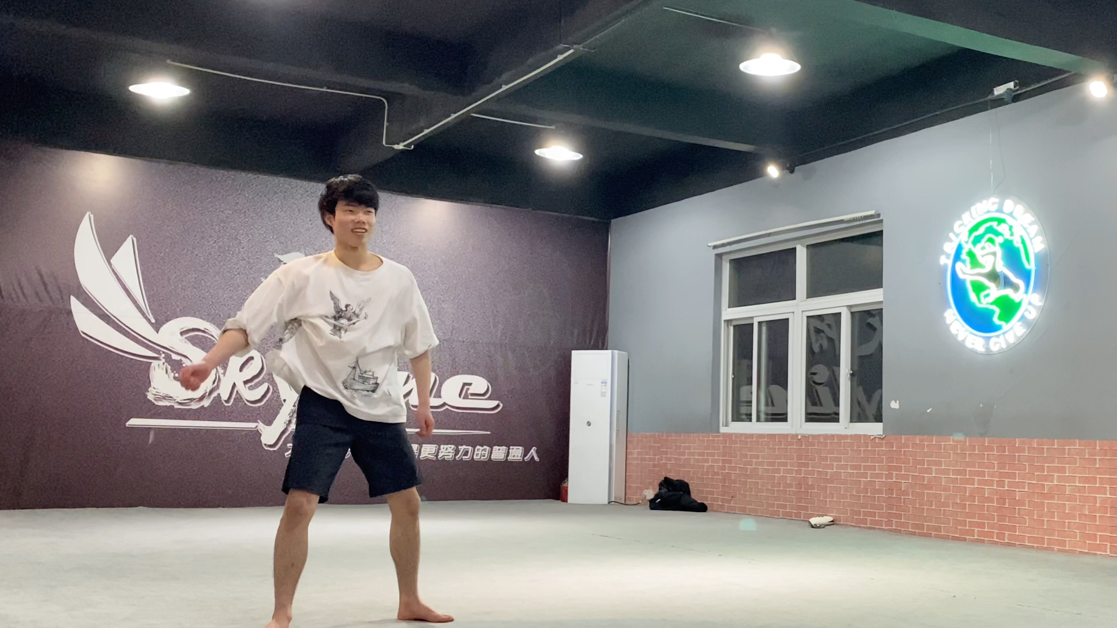 天际tricking特技—迈克看了都流泪o.o！今日连技；单旋逆惯720横踢、接侧手前直720下蛋！！！ - 视频下载 Video ...