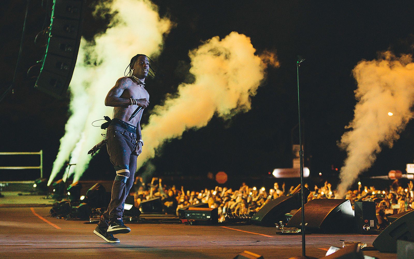 Travis Scott爆燃剪辑🔥（Rolling Loud迈阿密2019 - 舞台视角）_哔哩哔哩_bilibili