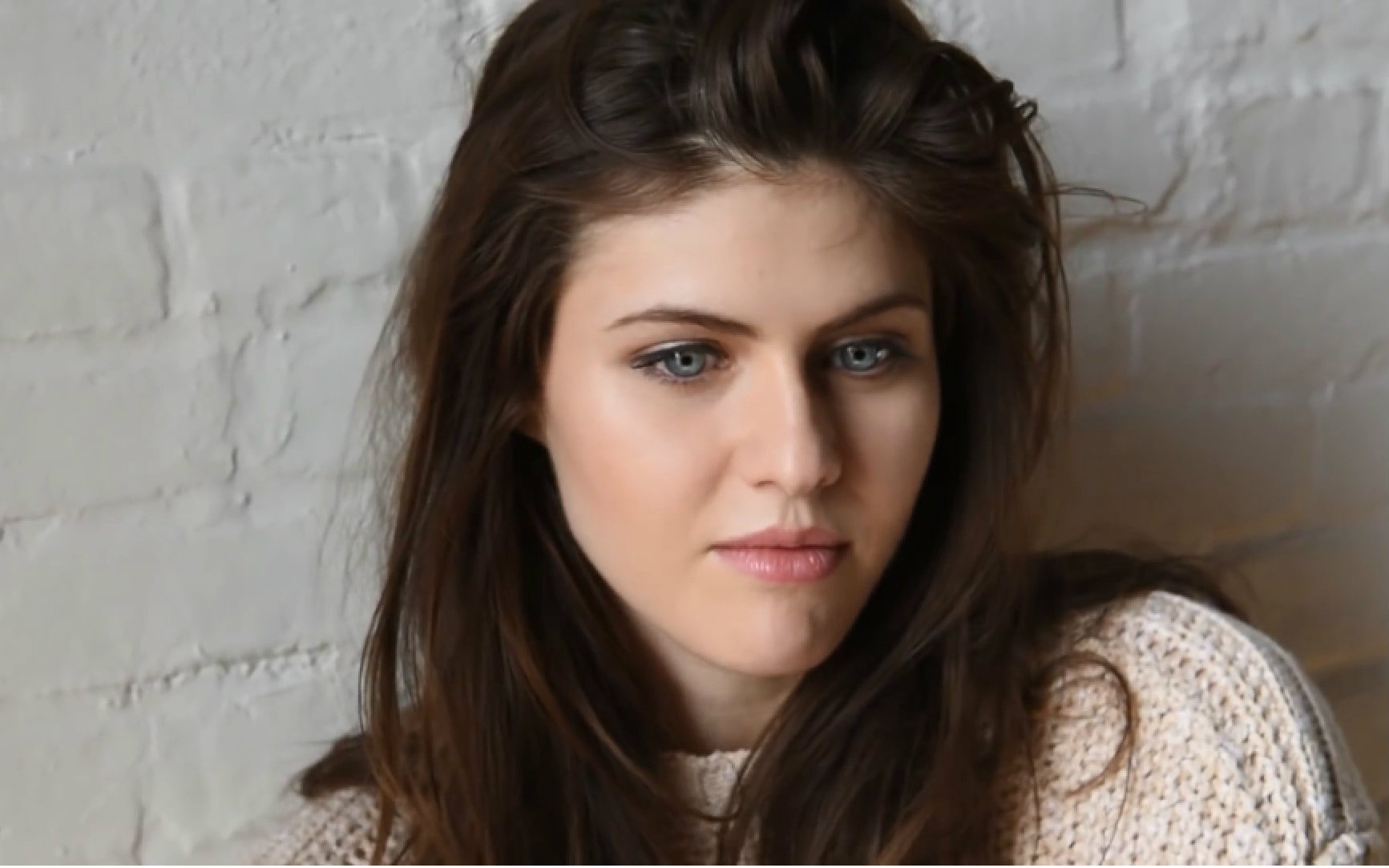 Alexandra Daddario - Interviews With Beautiful Women - Detai_哔哩哔哩 (゜-゜ ...