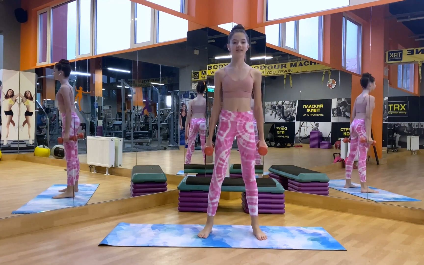 可爱乌克兰美女模特Danatar健身_哔哩哔哩 (゜-゜)つロ 干杯~-bilibili