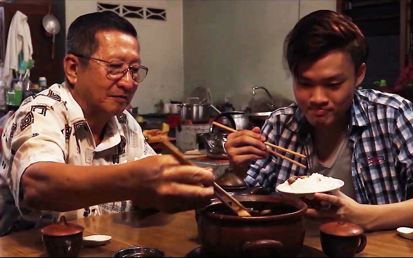 【NG】来介绍一部贪吃大叔把小鲜肉变成肉骨茶的电影《肉骨茶 Bak Kut Teh》_哔哩哔哩_bilibili