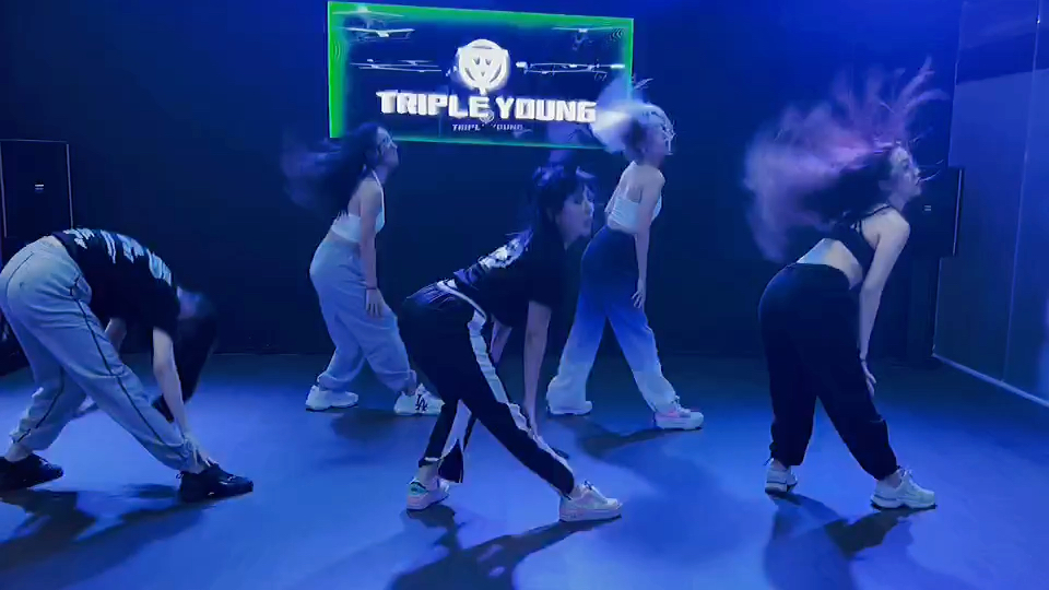 TY DANCE 周六的爵士课程 难度超级高的舞蹈！学员们都跳的非常不错呢！_哔哩哔哩_bilibili
