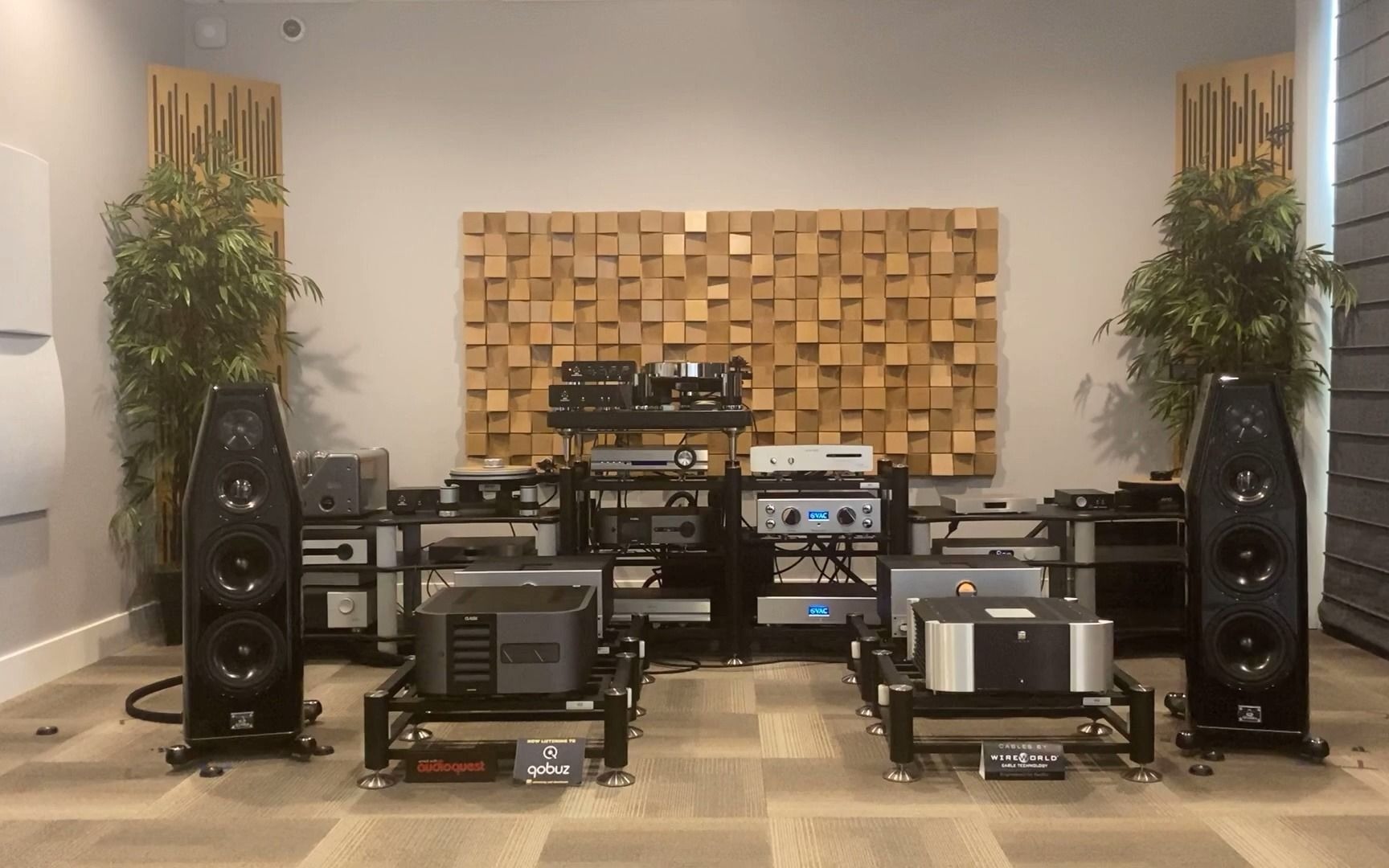 VAC Master Preamp + VAC Signature 200iQ Monos + MSB Discrete DAC ...