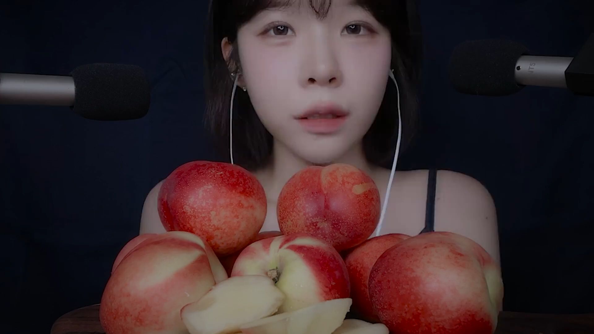 【yeonchu】 ASMR助眠 | 吃桃子的咀嚼音-财阀的生活-财阀的生活-哔哩哔哩视频