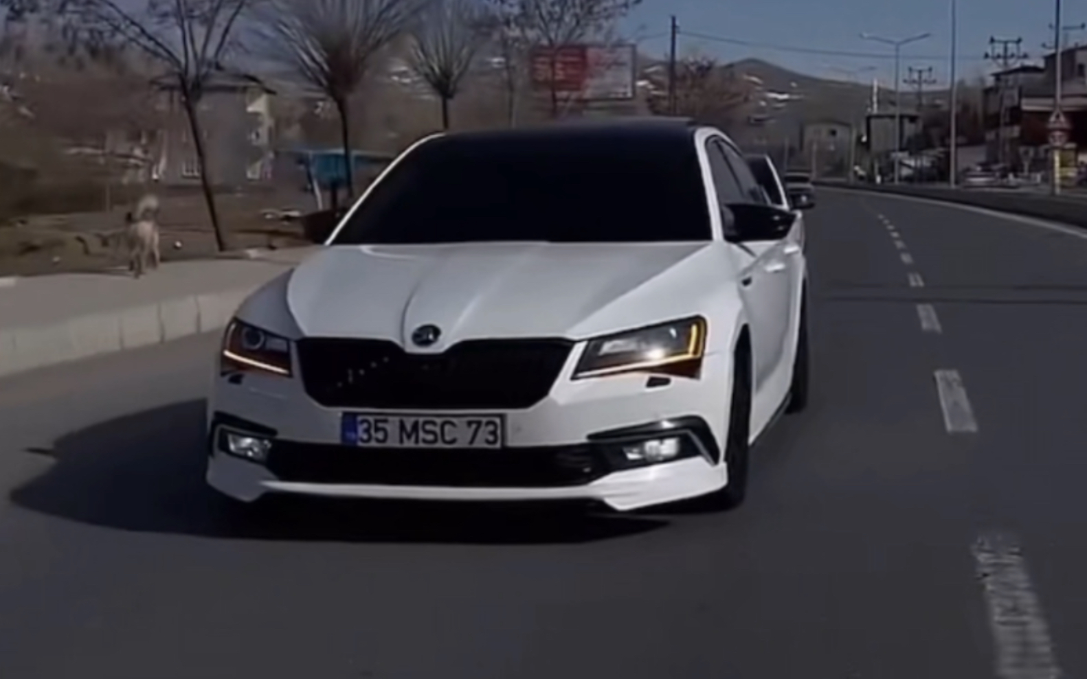 【欧洲拍车】750马力2.5TFSI的斯柯达Superb VRS与定制排气管-大声的加速和转速!