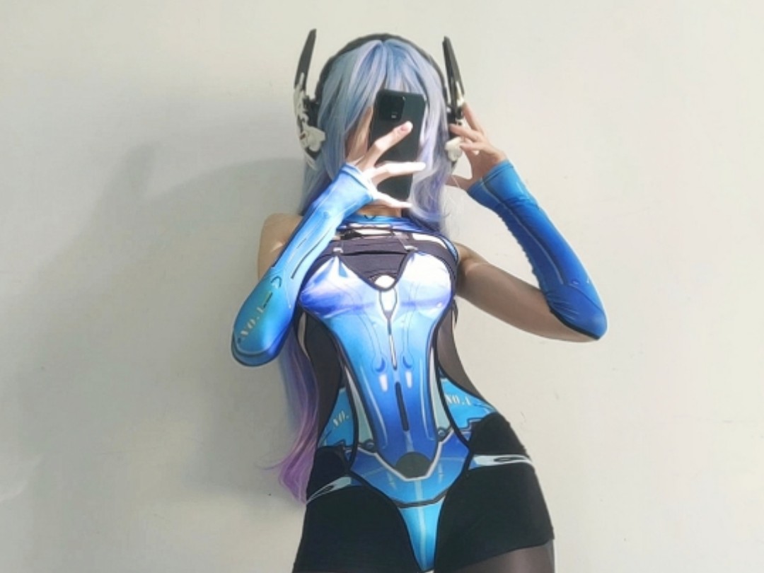 今天的好兄弟是蓝色战斗服-南忆一依怡nayee-南忆一依怡nayee-哔哩哔哩视频