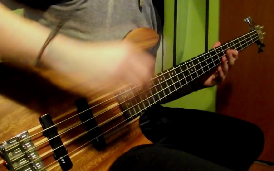 Nirvana - Love Buzz (Bass Cover) (Play Along Tabs In Video)_哔哩哔哩_bilibili