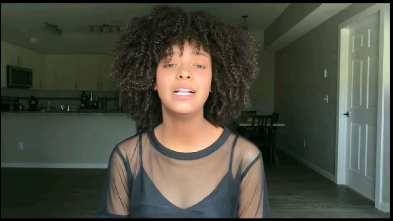 Lynnea M [油管红人]翻唱A妹 《7rings》炒鸡吼听！_哔哩哔哩_bilibili