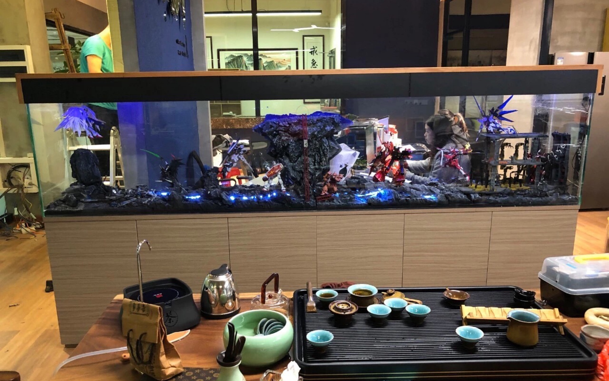 长达3米的高达主角混战鱼缸_哔哩哔哩_bilibili
