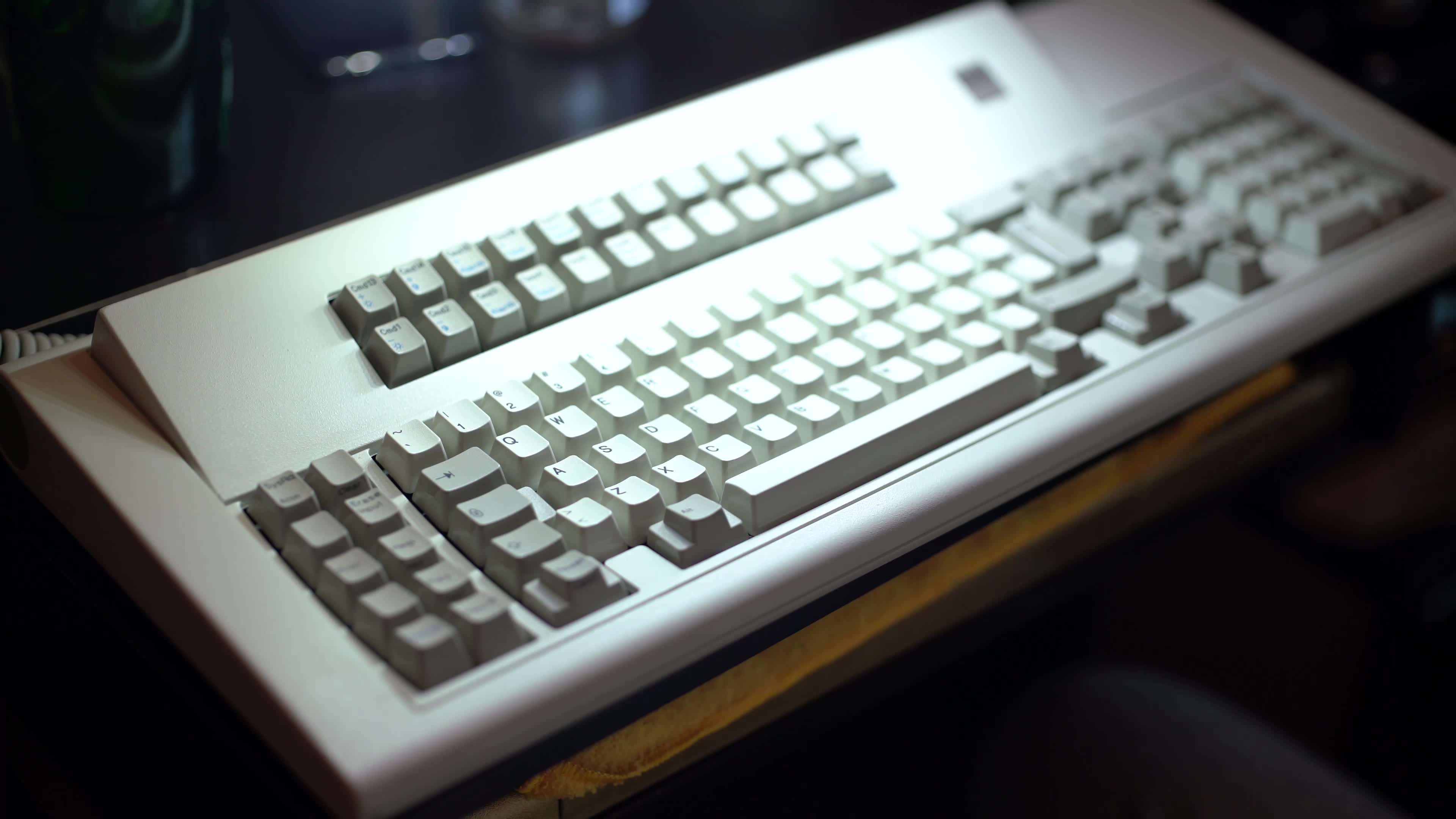 IBM 3270 PC Keyboard (Model F 122)，电容屈蹲弹簧打字声音_哔哩哔哩_bilibili