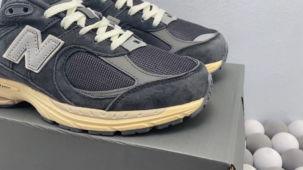 【开箱视频】NB2002R 灰碳色 #好物分享 #开箱 #nb2002r_哔哩哔哩_bilibili