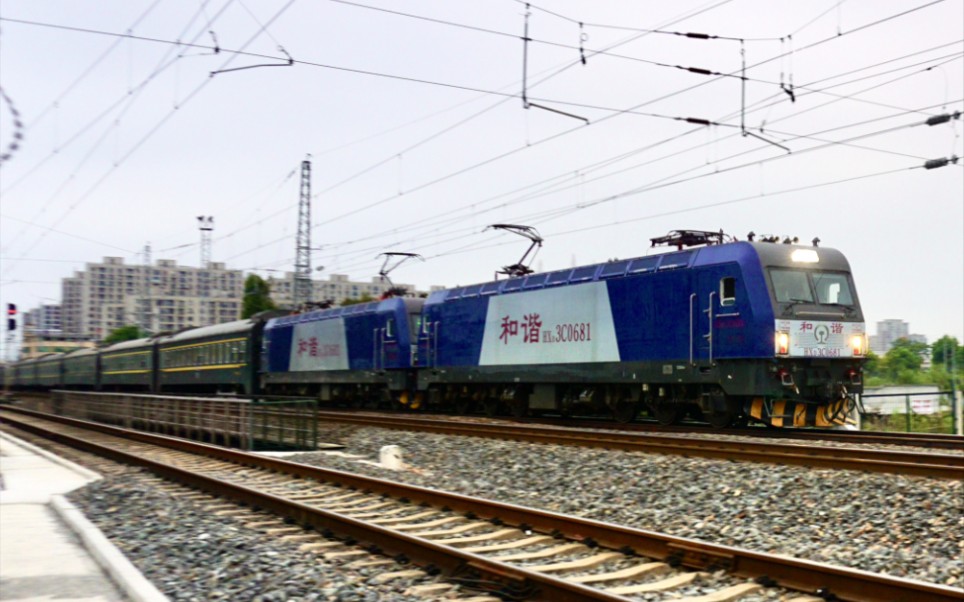 HXD3C0681-0682重联运行牵引K1395进德清西站_哔哩哔哩_bilibili