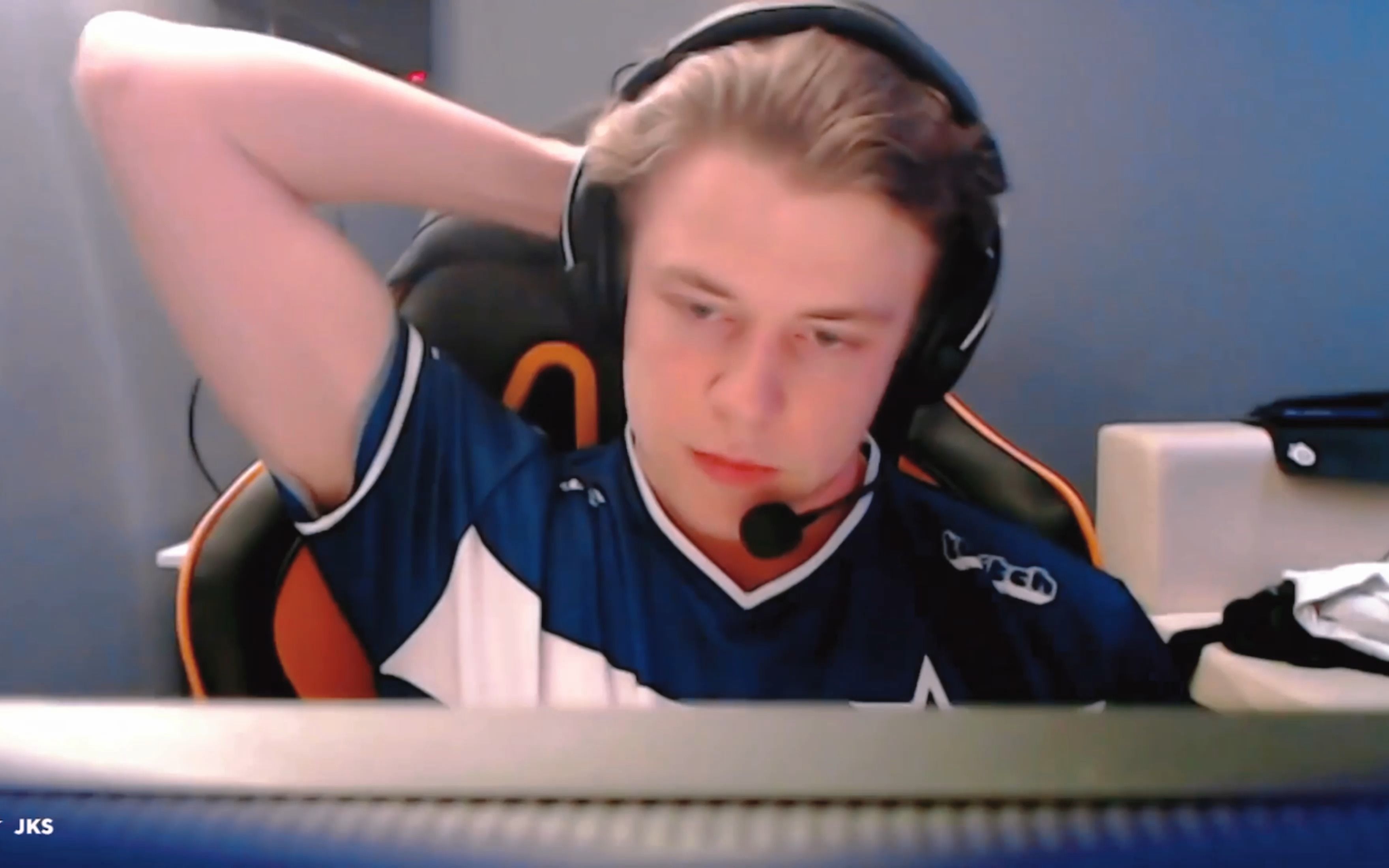 你以为的jks：冷面男神 VS 实际上的jks：表情包大户