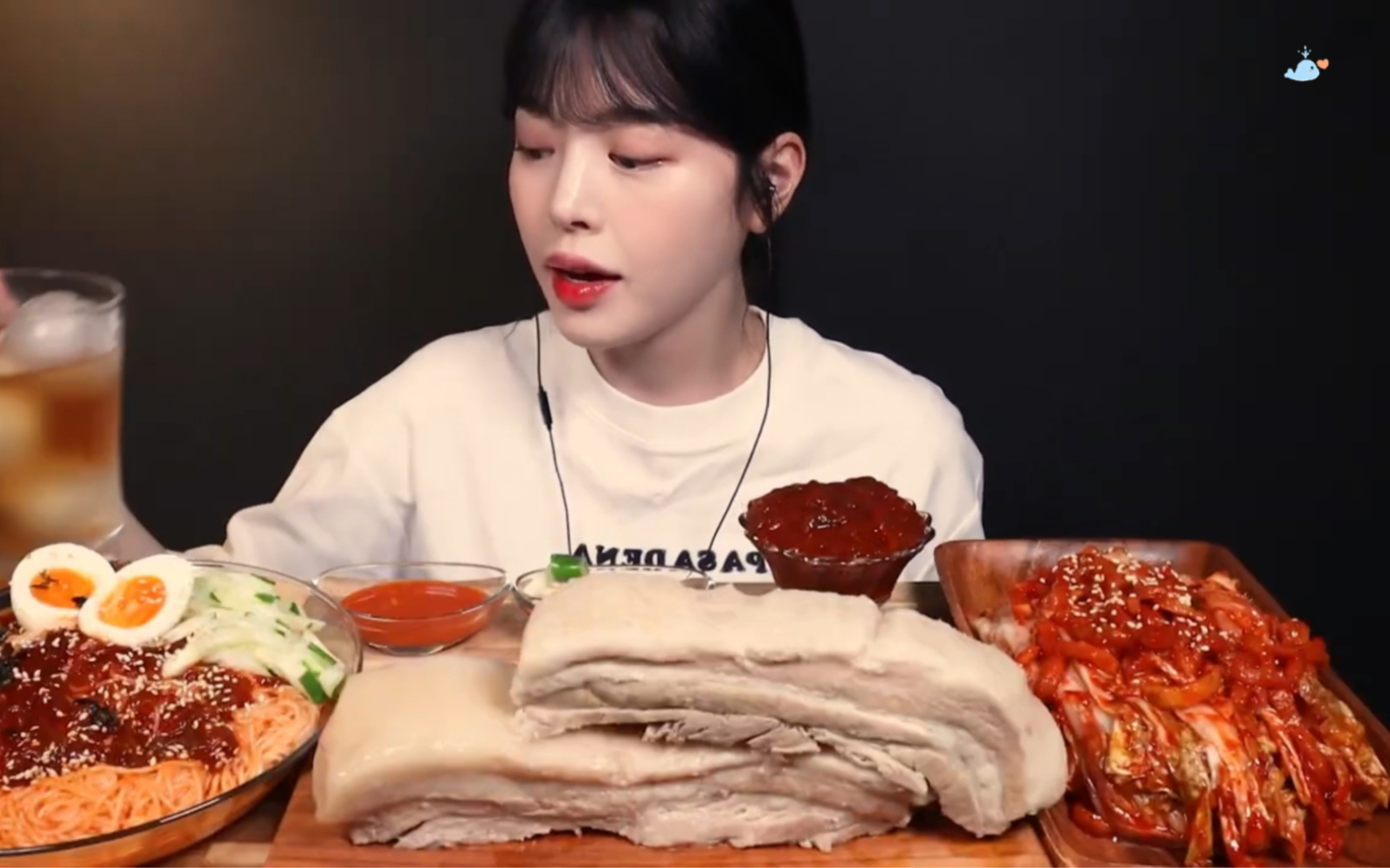 【只有吃和咽】BOKI 经典五花肉配泡菜+拌面 深渊巨口咀嚼加速超过瘾！-微甜的鱼-微甜的鱼-哔哩哔哩视频