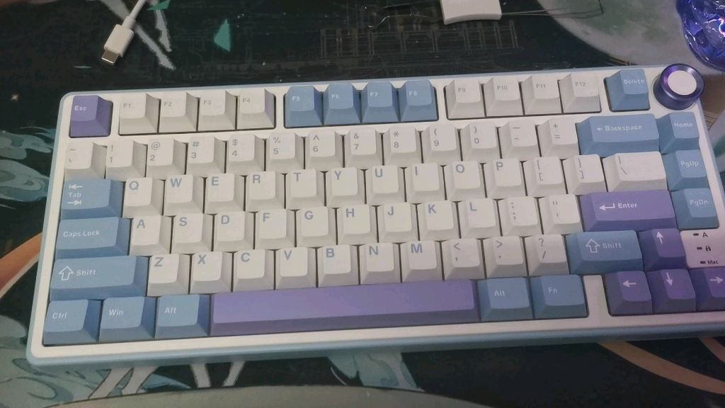 RKR75到祸！你说得对，但是R75是由RK自主研发的一款开放键帽键盘。