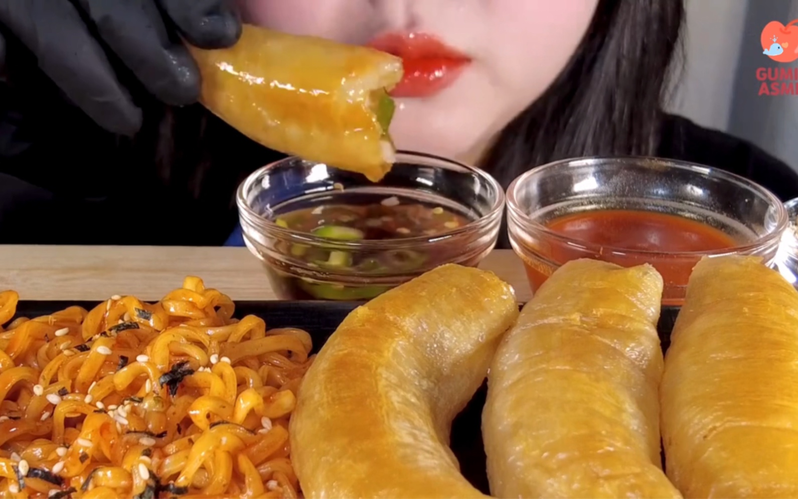 【只有吃和咽】GUMIZ 叮！烤牛肠时间到！满油烤牛肠咀嚼加速真油你的！-微甜的鱼-微甜的鱼-哔哩哔哩视频