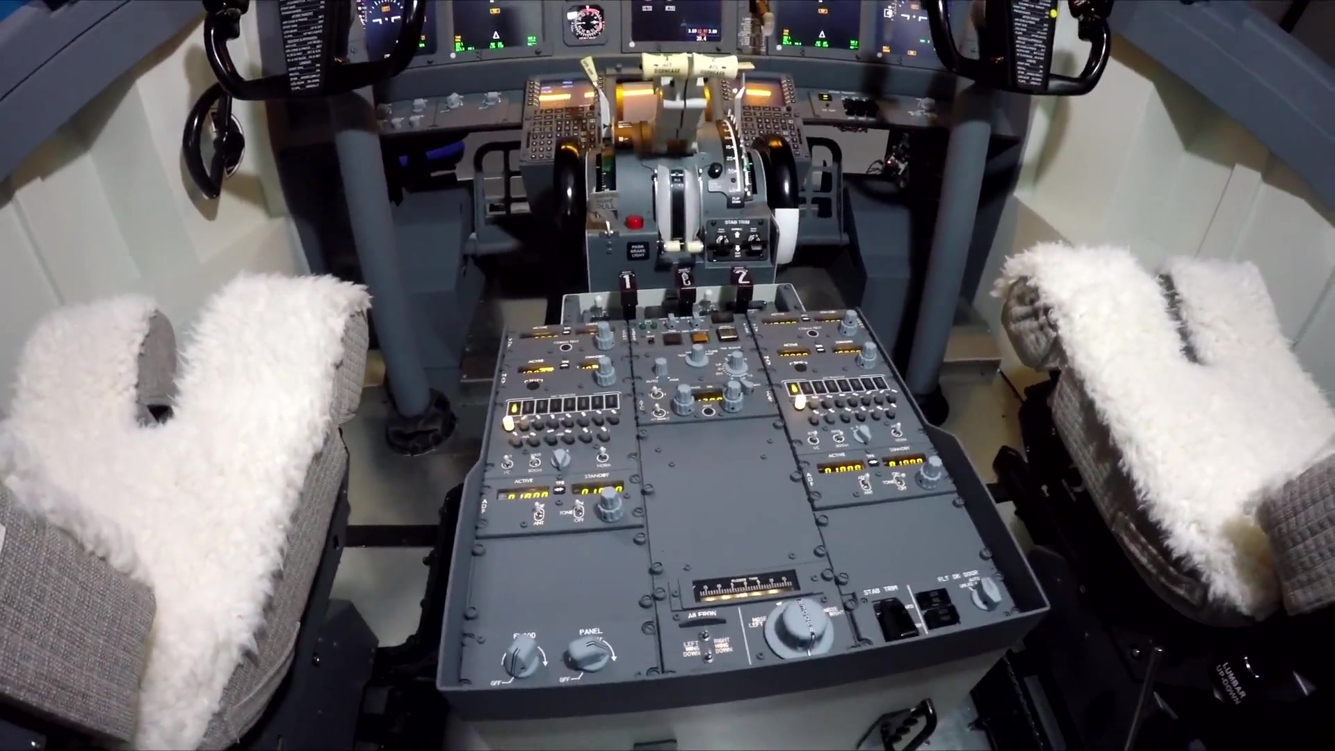 B737-800 New complete cockpit (by Opencockpits)_哔哩哔哩_bilibili