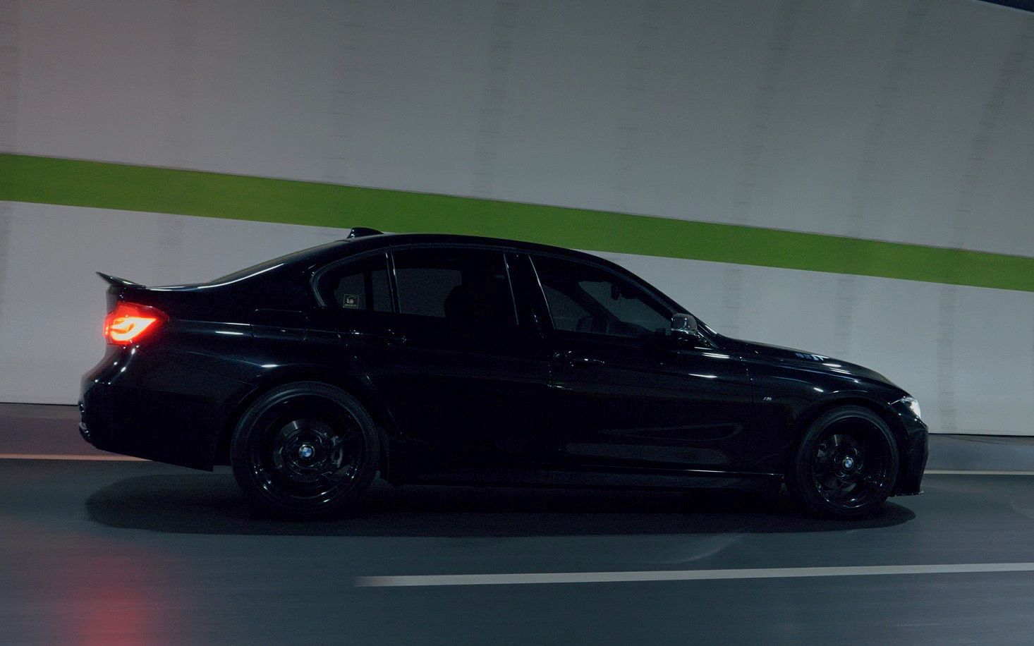 致敬上一代3系 All black F30隧道游走_哔哩哔哩_bilibili