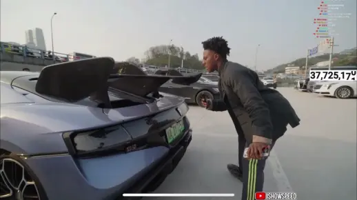 甲亢哥在跟着仰望U9做什么奇怪的动作，仰望U9震惊甲亢哥，也想要买一辆_哔哩哔哩_bilibili