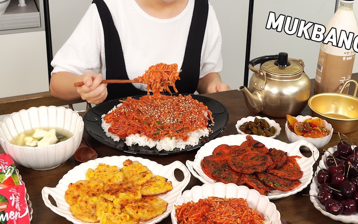 Bokyoung】辣酱金针菇拌饭&玉米煎饼&嫩豆腐蛋花汤&车厘子-灰鸟入被窝-灰鸟入被窝-哔哩哔哩视频