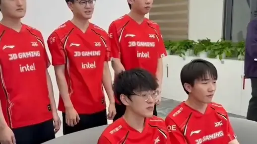 JDG分享Pezy早期驯服营业台词珍贵影像，Scout笑出镜头外 Xun:卧槽，巨好_英雄联盟