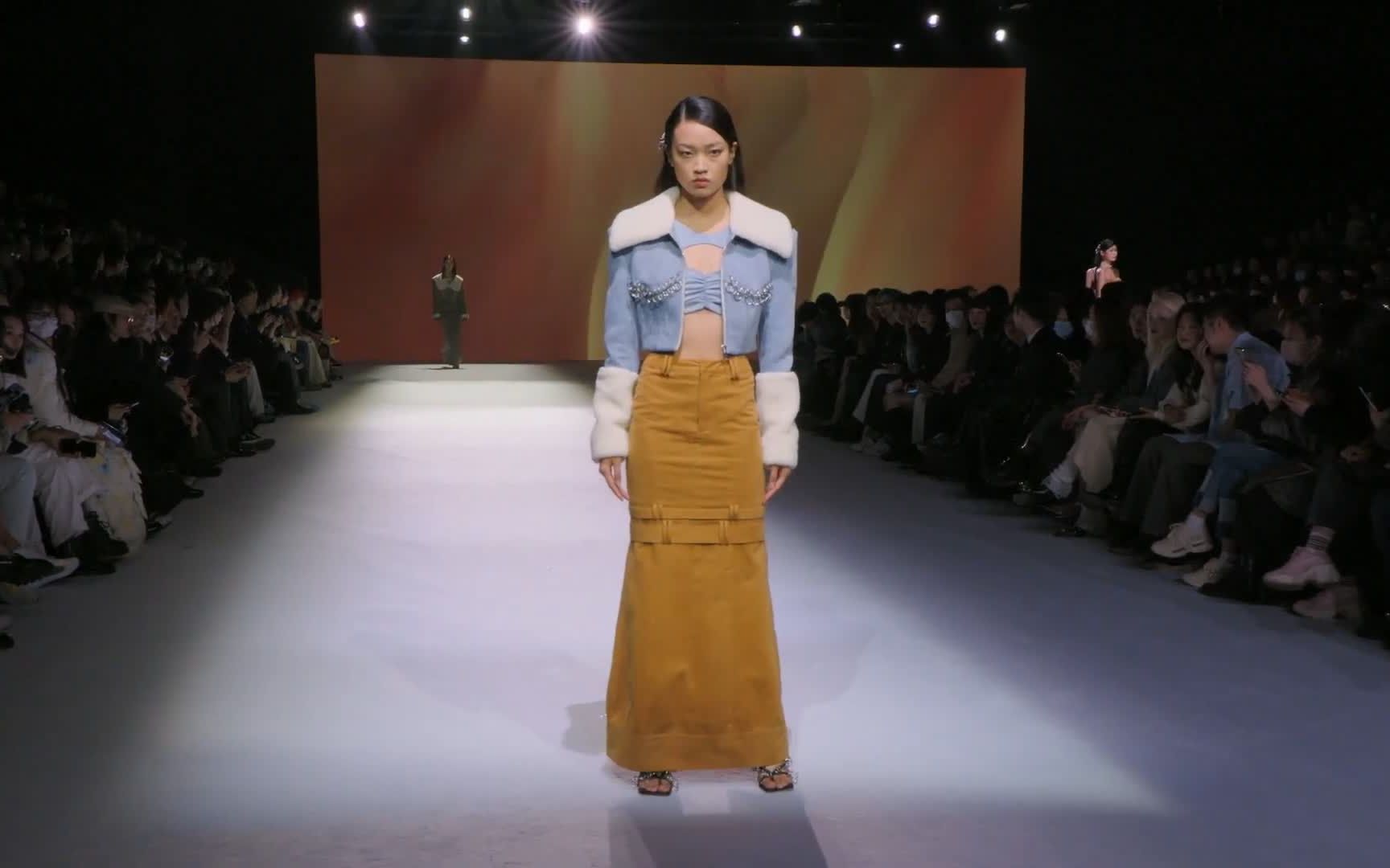 【上海时装周】Shie Lyu悉麓 2023年秋冬女装 - 视频下载 Video Downloader