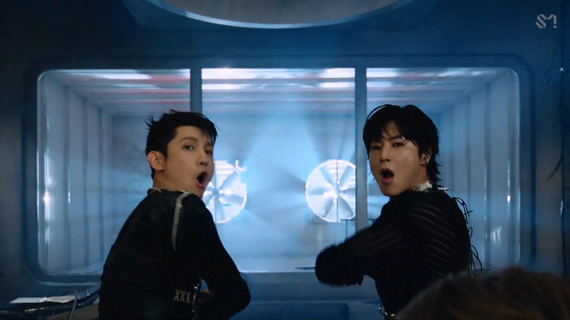 东方神起最新回归曲Rebel MV公开-pcyxjy-pcyxjy-哔哩哔哩视频