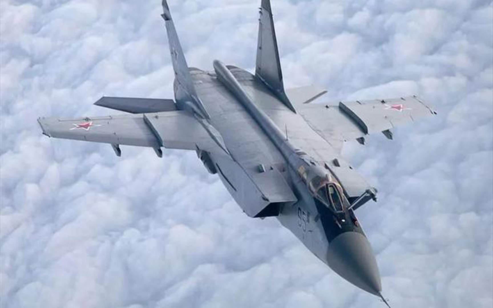 米格31战斗机庞大的机身，世界上最大飞得最快的战斗机_哔哩哔哩_bilibili