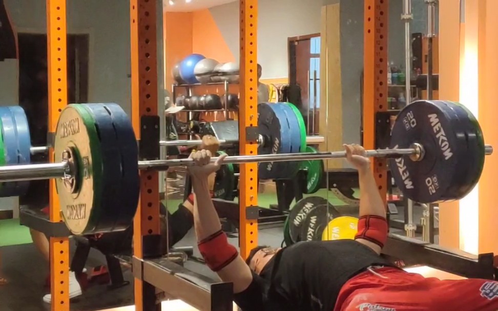 技术更改，卧推123kg_哔哩哔哩_bilibili