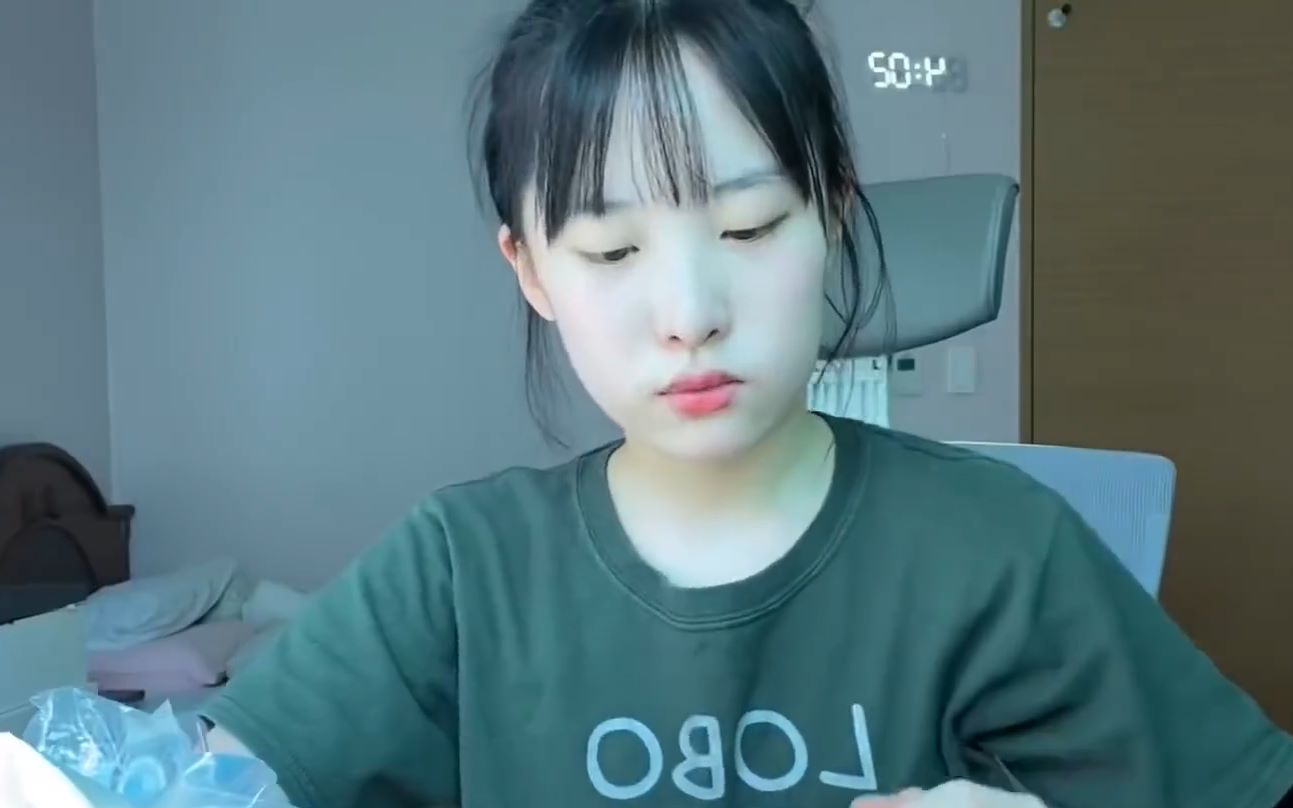 【jomy】【中字】韩国超强可爱高中生学霸日常vlog|上网课|自己做美甲|家中蹦迪|去公园玩耍|做作业_哔哩哔哩_bilibili