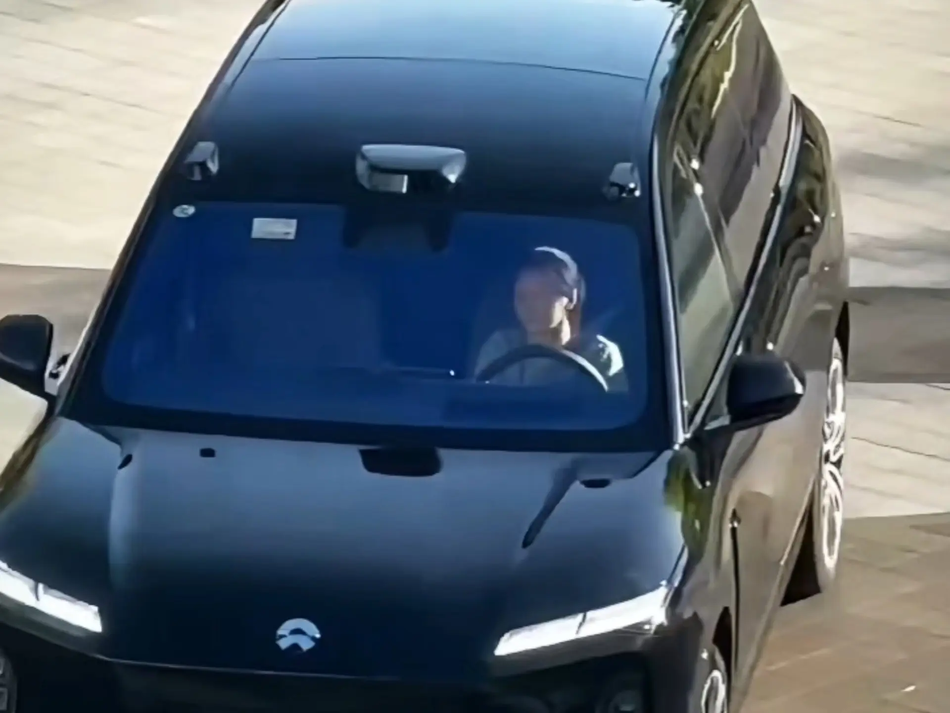 期待李斌再次化身斌神；蔚来全新ES8实车曝光；网友:价格一步到位哦，蔚来又多一款爆款车型；#蔚来ES8 #全新ES8_哔哩哔哩_bilibili