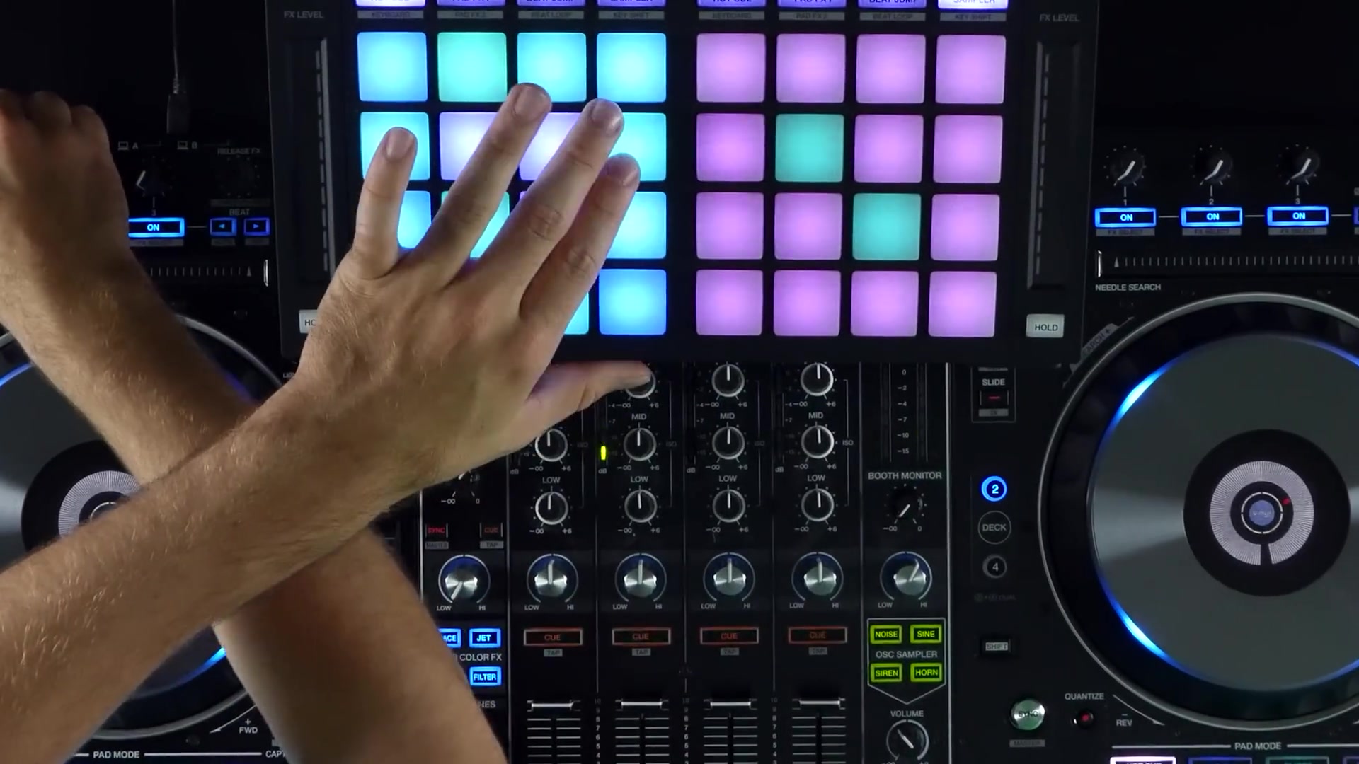 【DJ神技】DJ Carlo Atendido 4分钟完整展现自己的Mix技巧 #DJ NatLi 精选_哔哩哔哩_bilibili