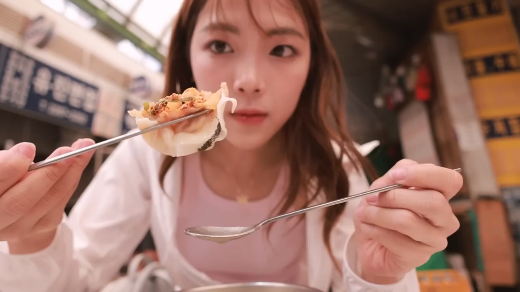 【Jovane PJYのvlog】中文搬运 2022.08.18｜韩国街头食品市场｜首尔光州市场｜生牛肉章鱼？？？？_哔哩哔哩_bilibili