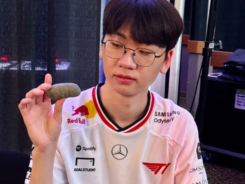 T1只有第一个多兰，你宙斯不敢接的线，不敢开的团，我们T1多兰敢。_英雄联盟