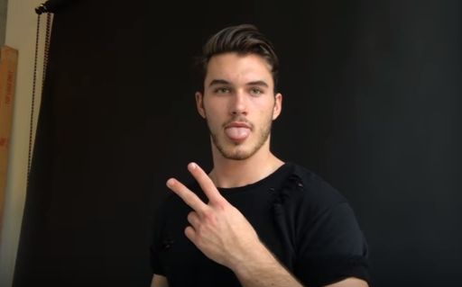 Behind the Scenes with Male Model Michael Yerger_哔哩哔哩_bilibili