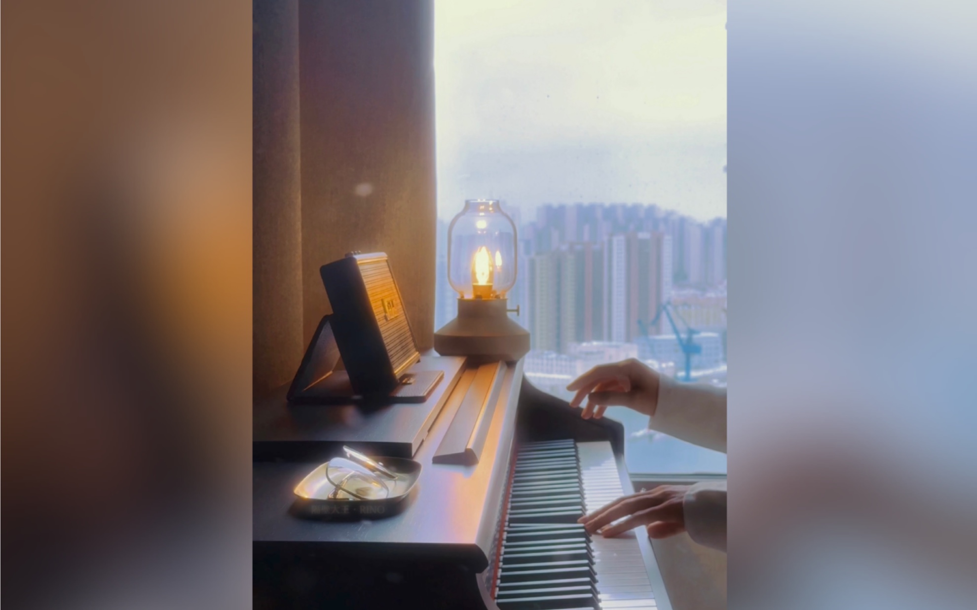 “在鲜人为知的角落里， 我饱满，沸腾， 也暗哑沉默。”—— 「green to blue」Aurenth-隔壁大王-RINO--隔壁大王 ...