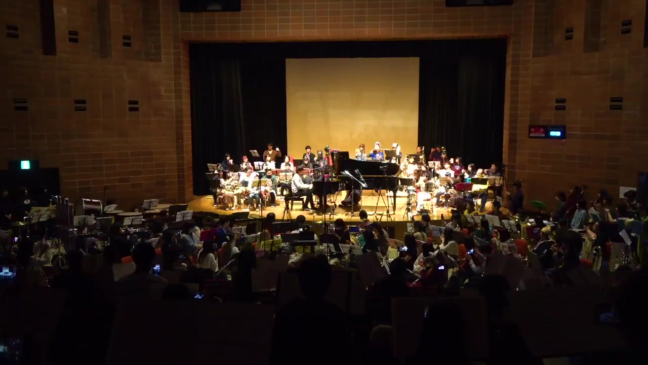 【搬运】YYUT在音乐会上演奏的登场曲目竟然是..._哔哩哔哩_bilibili