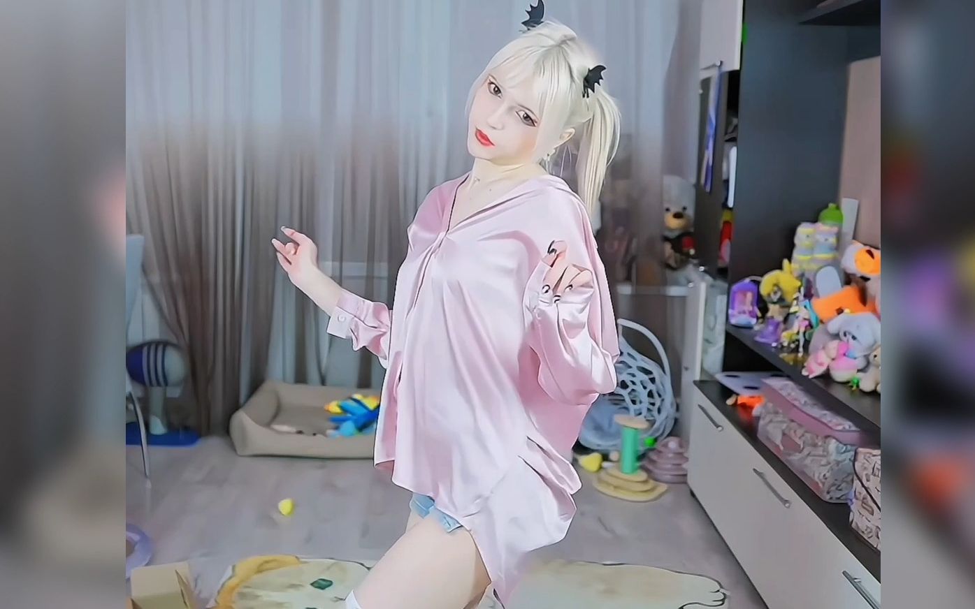 粉色小恶魔火辣热舞，你在看哪里？👀-LENivayaAya_爱雅-LENivayaAya_爱雅-哔哩哔哩视频