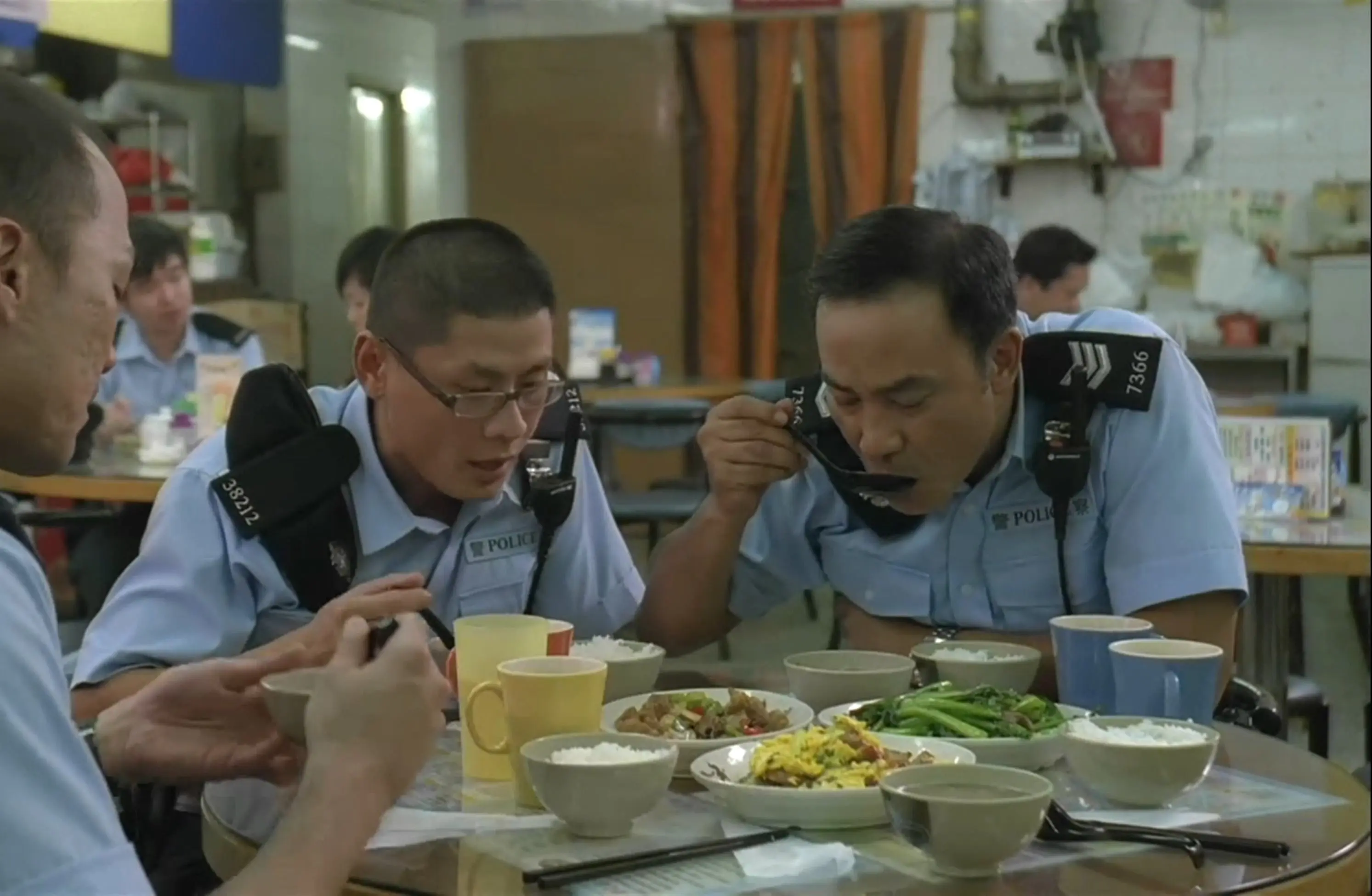 看港警在总部餐厅吃早餐、午餐（《PTU警例》里的吃戏）_哔哩哔哩_bilibili