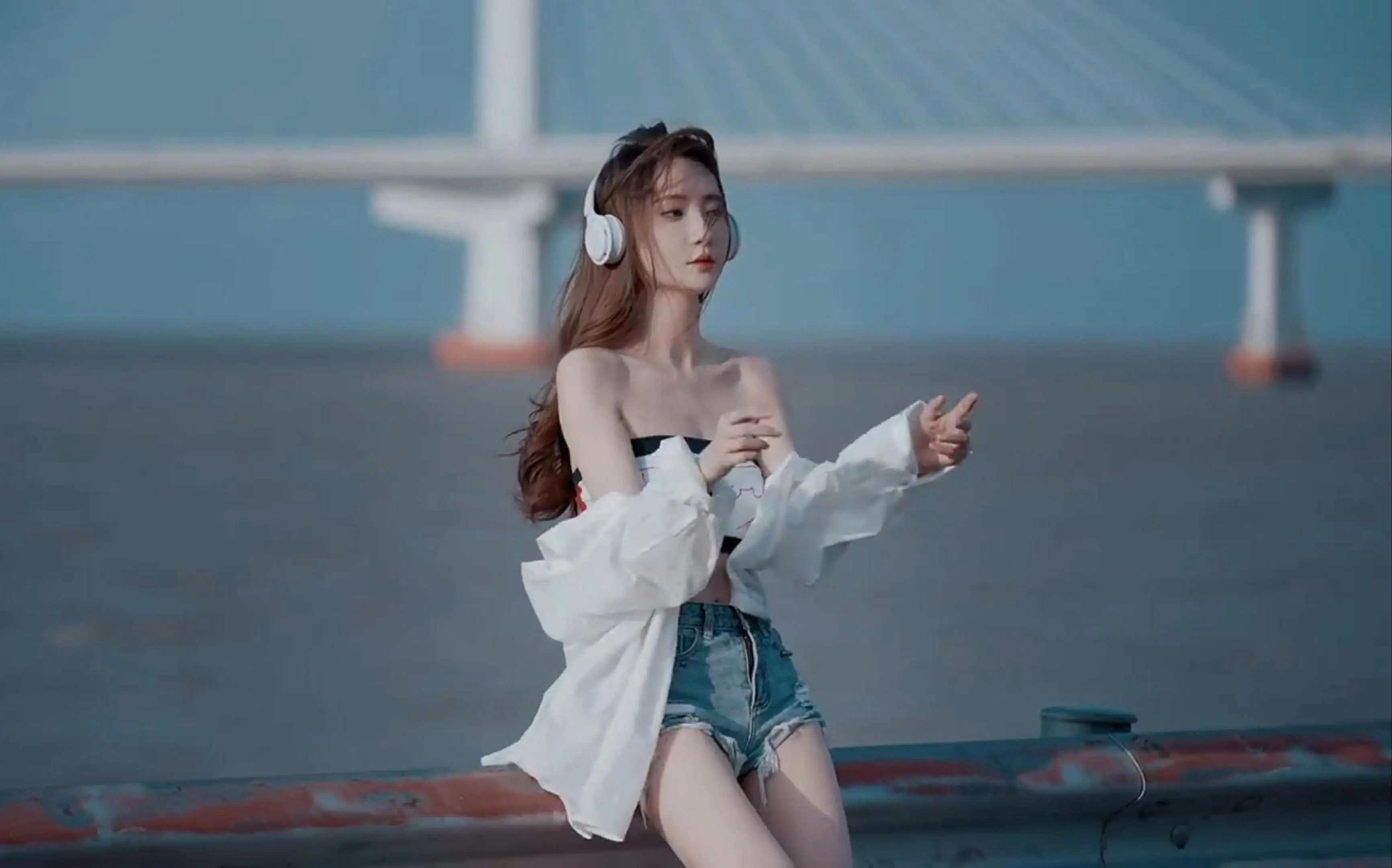 【4K60FPS】欢子《愚爱》自制MV！（Hi-Res无损音质）『爱你爱得心好累 你让我疲惫 为你学会去面对 我不曾后退 为了你我宁愿再爱一回享受这愚爱的滋味』_哔哩哔哩_bilibili