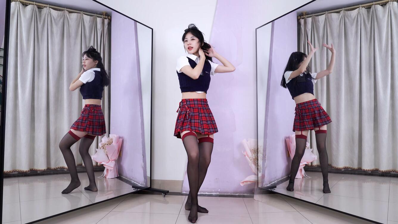 Lip Hip 黑色光脚 JK 红格子裙 竖屏_哔哩哔哩_bilibili