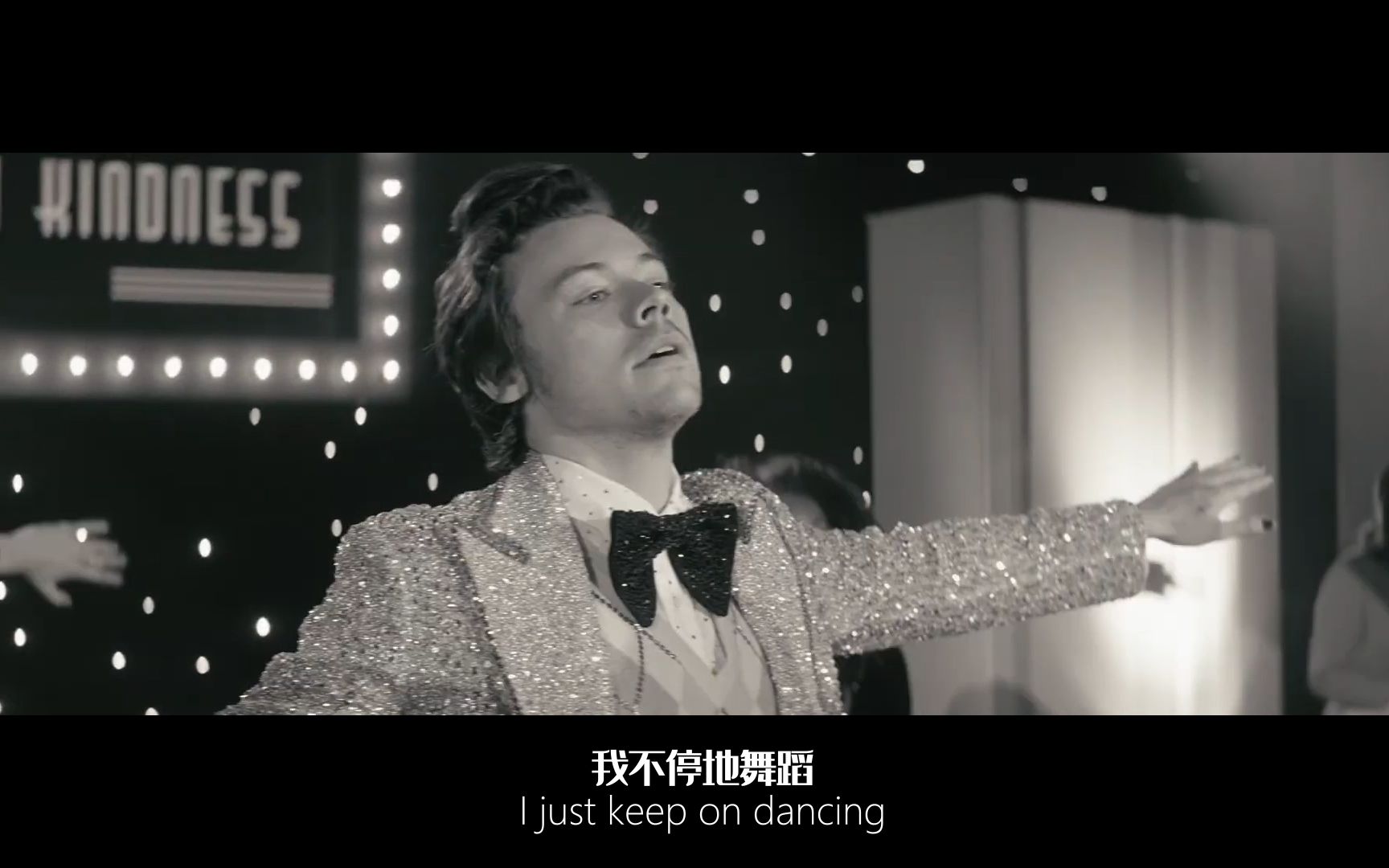 【中英双语】Harry Styles - Treat People With Kindness （Official Video）_哔哩哔哩 ...