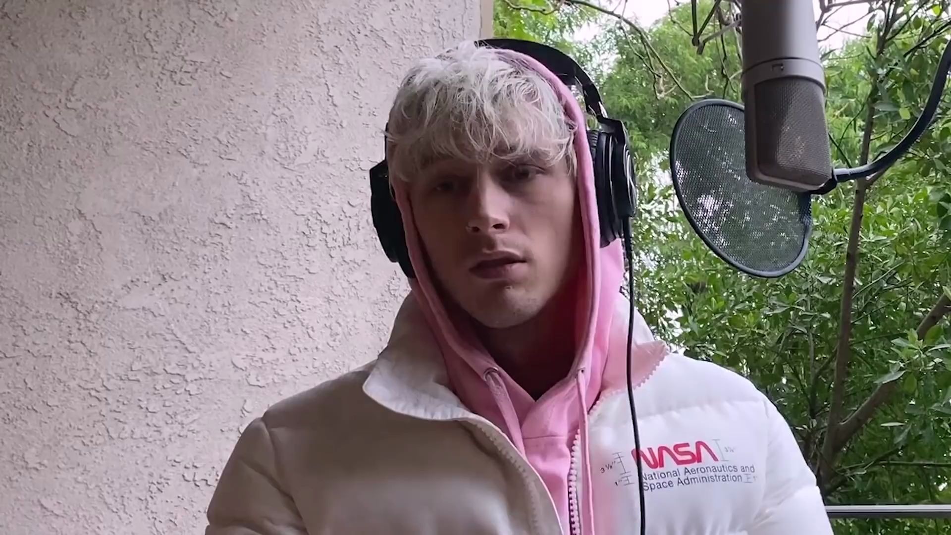 劳模MGK 又出新歌了！！粉粉嫩嫩的枪 好可！！_哔哩哔哩_bilibili