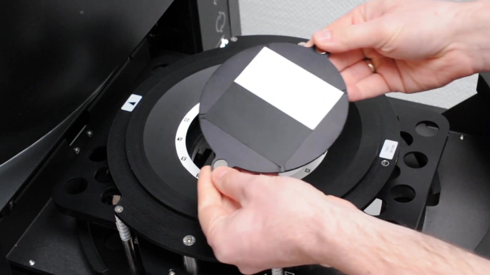 X-Rite如何使用TAC7扫描仪扫描材料