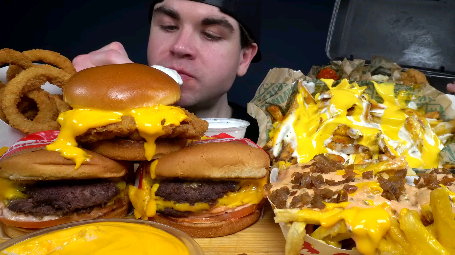 【Magic Mikey】双层奶酪汉堡&薯条&超脆的炸鸡块&超脆的奶酪洋葱圈